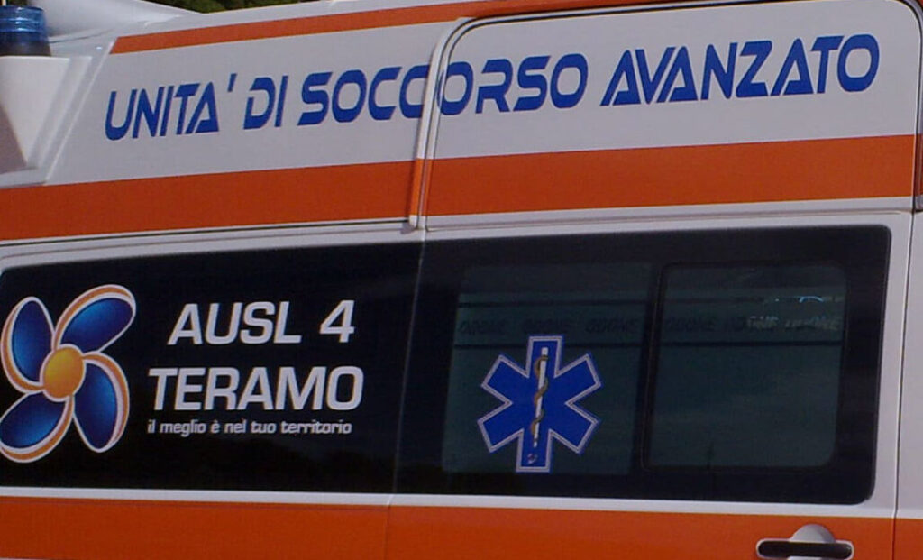 Ubriaco al volante si schianta contro un palo della luce nel Teramano ... Ubriaco al volante si schianta contro un palo della luce nel Teramano ...