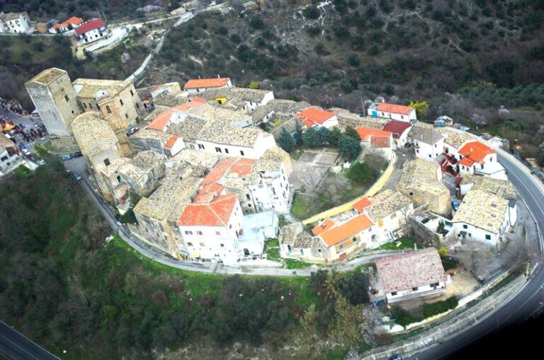 Lutto cittadino a Rosciano per l’addio a Christopher Thomas Luciani ...