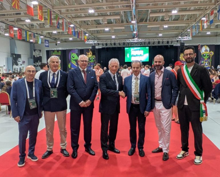 Mondiali giovanili di scacchi, prima mossa al Pala Dean Martin di ...